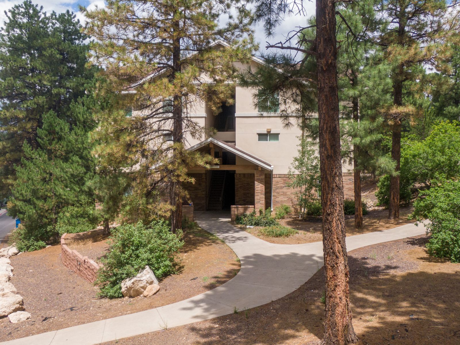 Campus living communities | NAU